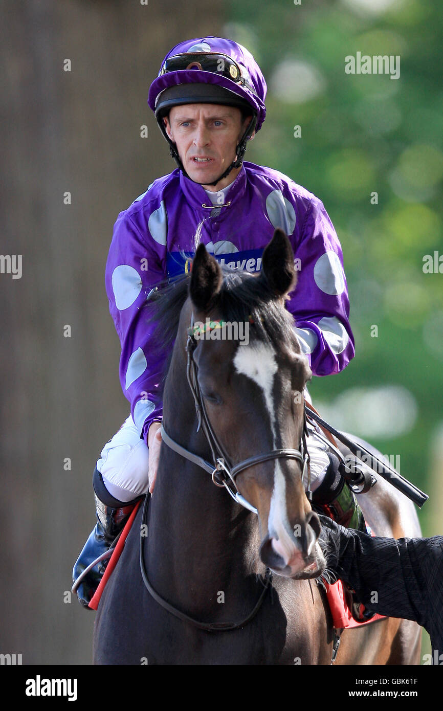 Horse Racing - bet365 Gold Cup Meeting - Day One - Sandown Park. Ted ...