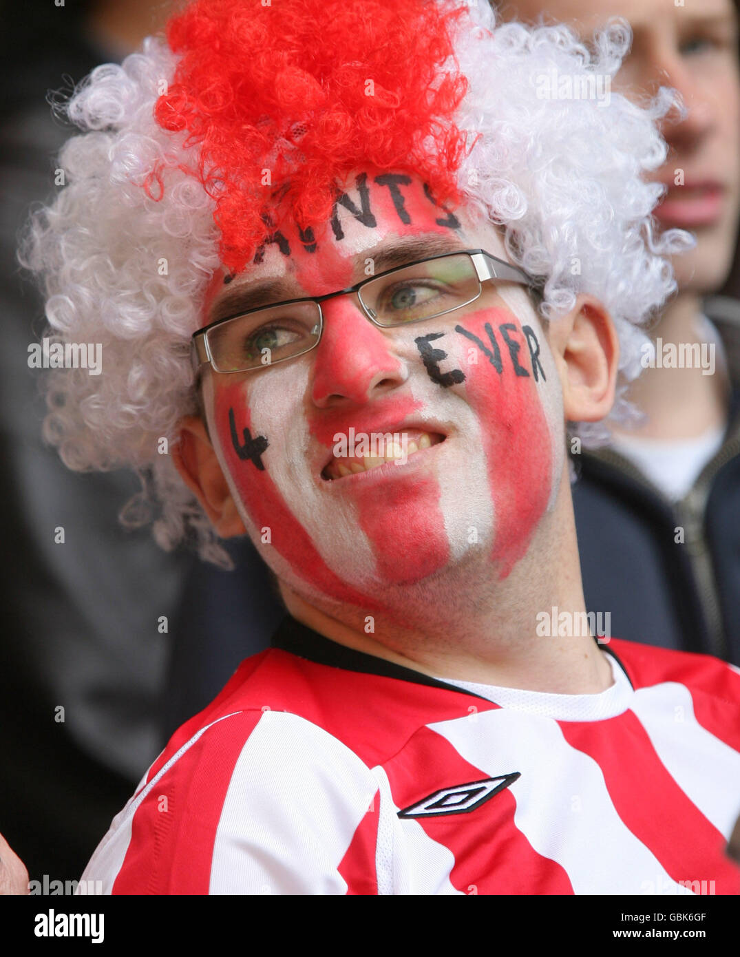 Southampton fans arrive hi-res stock photography and images - Alamy