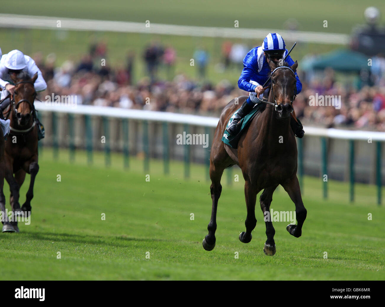 Newmarket races 1000 guineas hi-res stock photography and images - Alamy