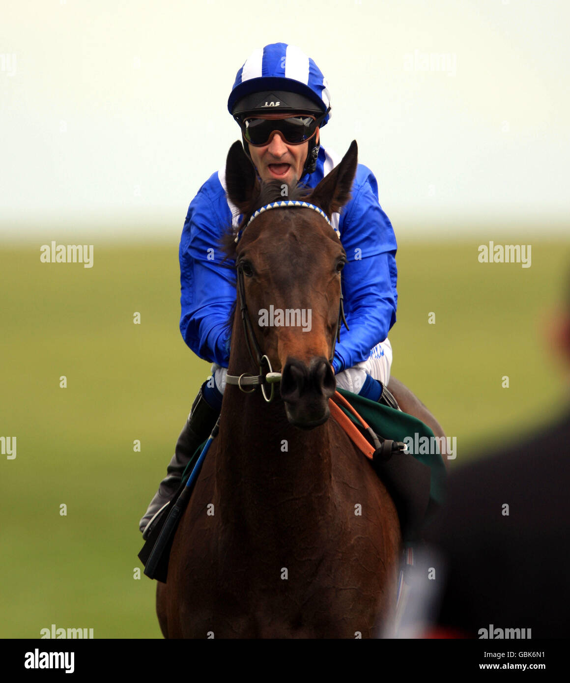 Newmarket races 1000 guineas hi-res stock photography and images - Alamy