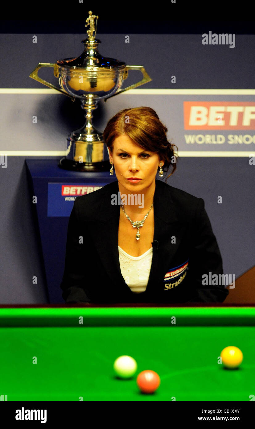Referee michaela tabb final betfred com world snooker championship ...