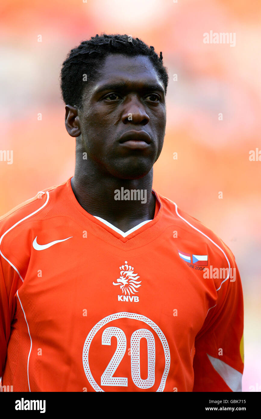 Netherlands football euro 2004 headshot hi-res stock photography and ...