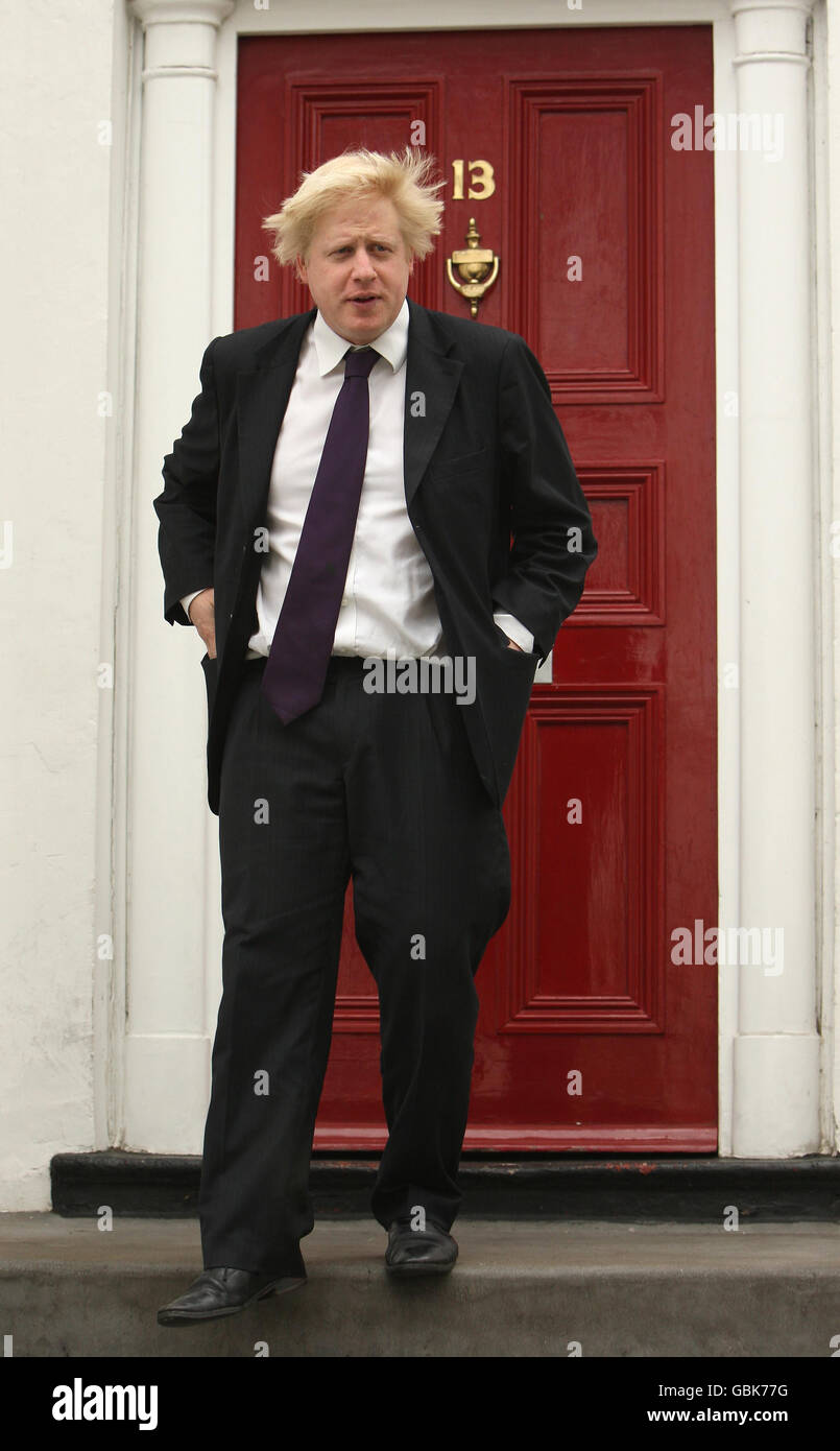 Mayor of London Boris Johnson speaks to the media outside his home in ...