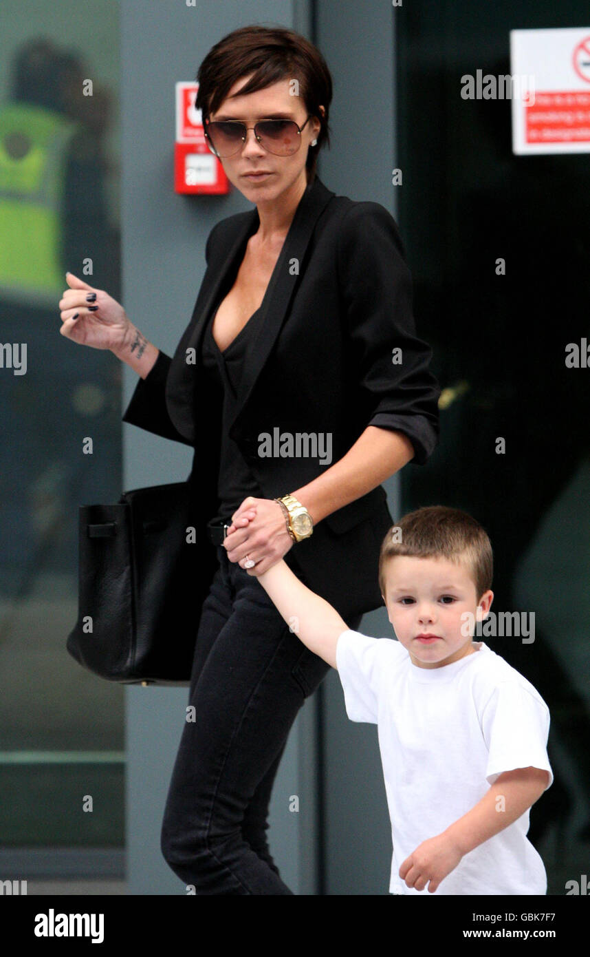 Milan airport celebrity hi-res stock photography and images - Alamy