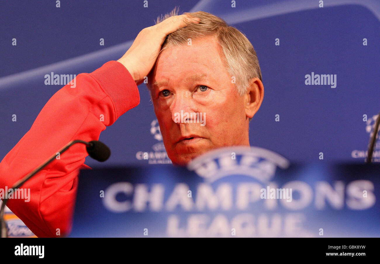 Soccer - Manchester United Training and Press Conference - Dragao ...
