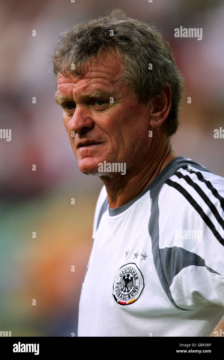 German goalkeeping coach hi-res stock photography and images - Alamy