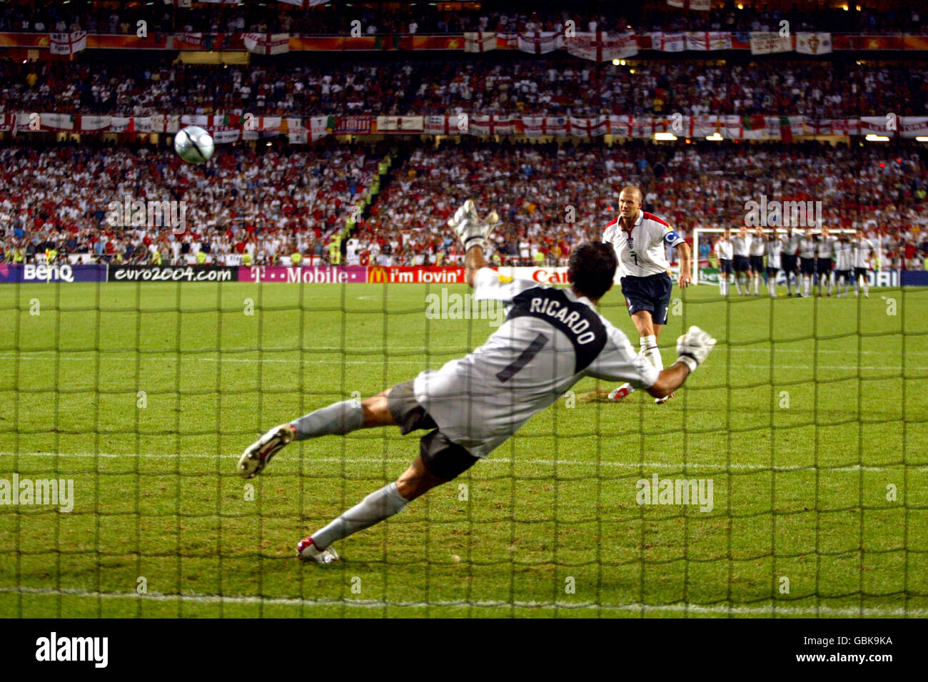 David beckham soccer penalty hi-res stock photography and images - Alamy