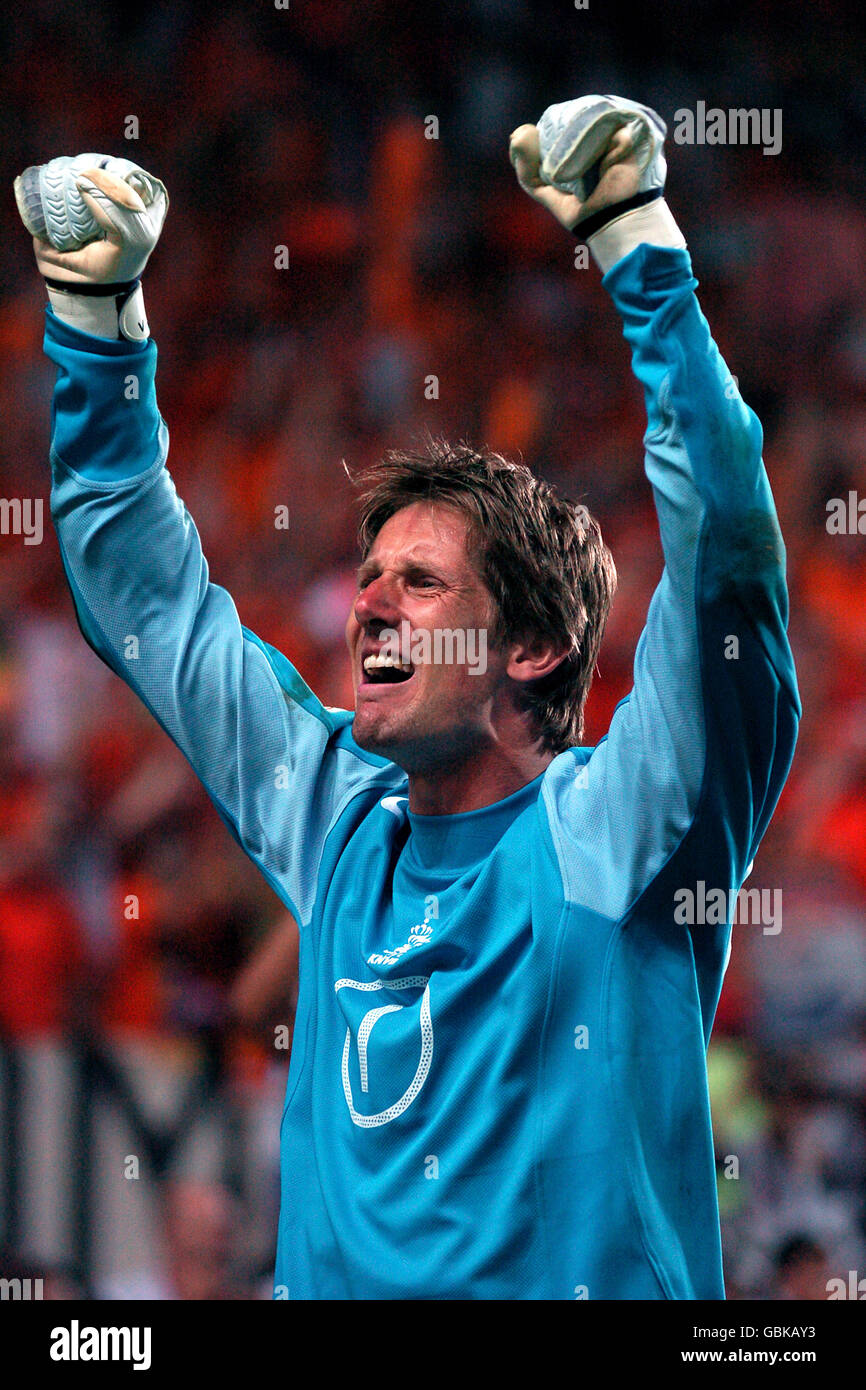 Holland goalkeeper edwin van der sar celebrates victory hi-res stock ...