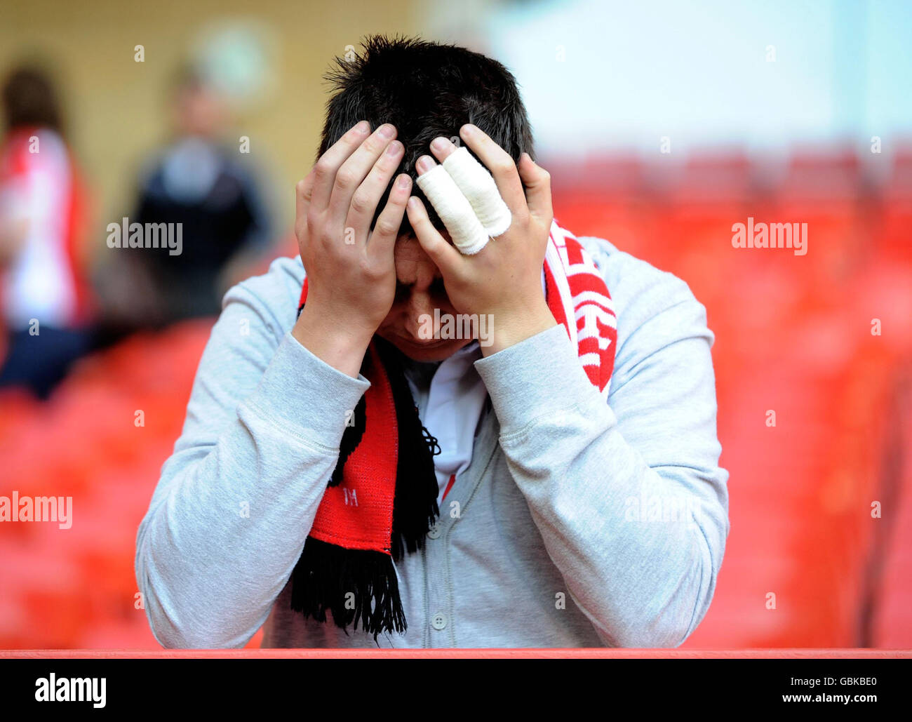 Sport football fan supporter dejected hi-res stock photography and ...