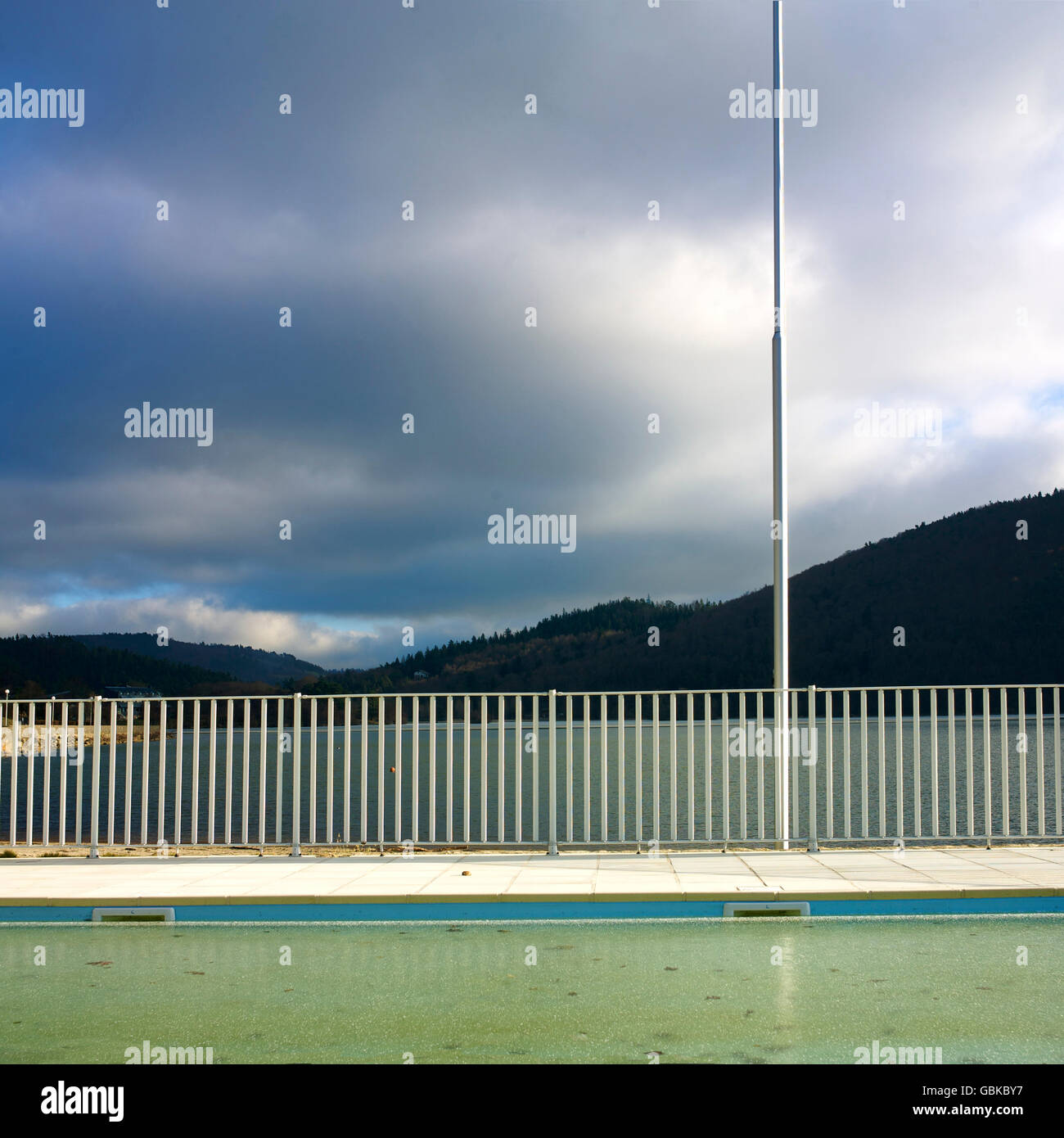 Front parapet hi-res stock photography and images - Alamy