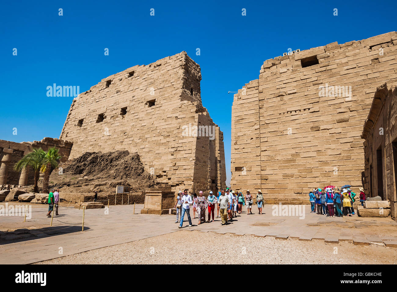 Karnak egypt pylon hi-res stock photography and images - Alamy