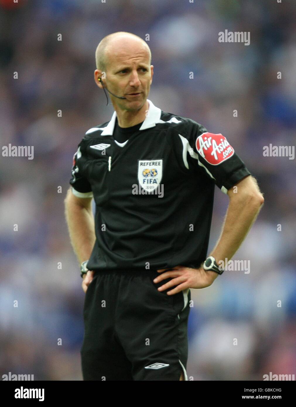 Mike riley referee hi-res stock photography and images - Alamy