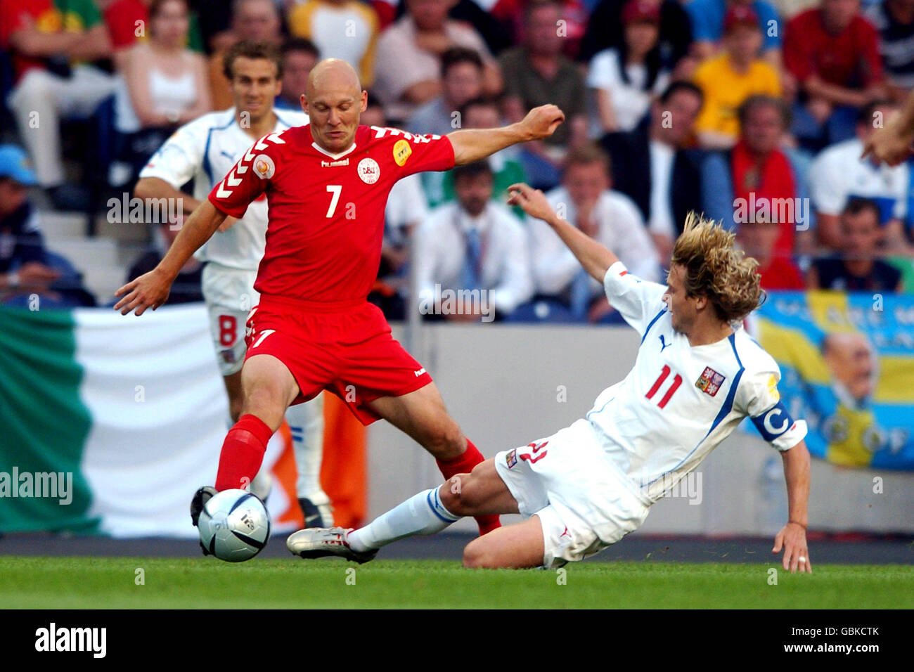 Thomas gravesen euro 2004 hi-res stock photography and images - Alamy