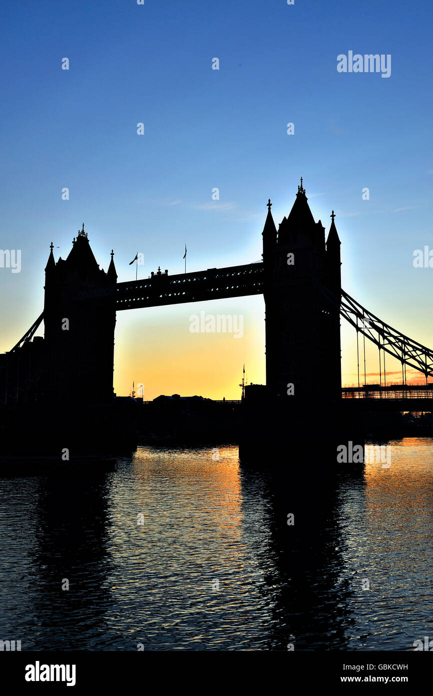 Tower bridge in london lit hi-res stock photography and images - Alamy