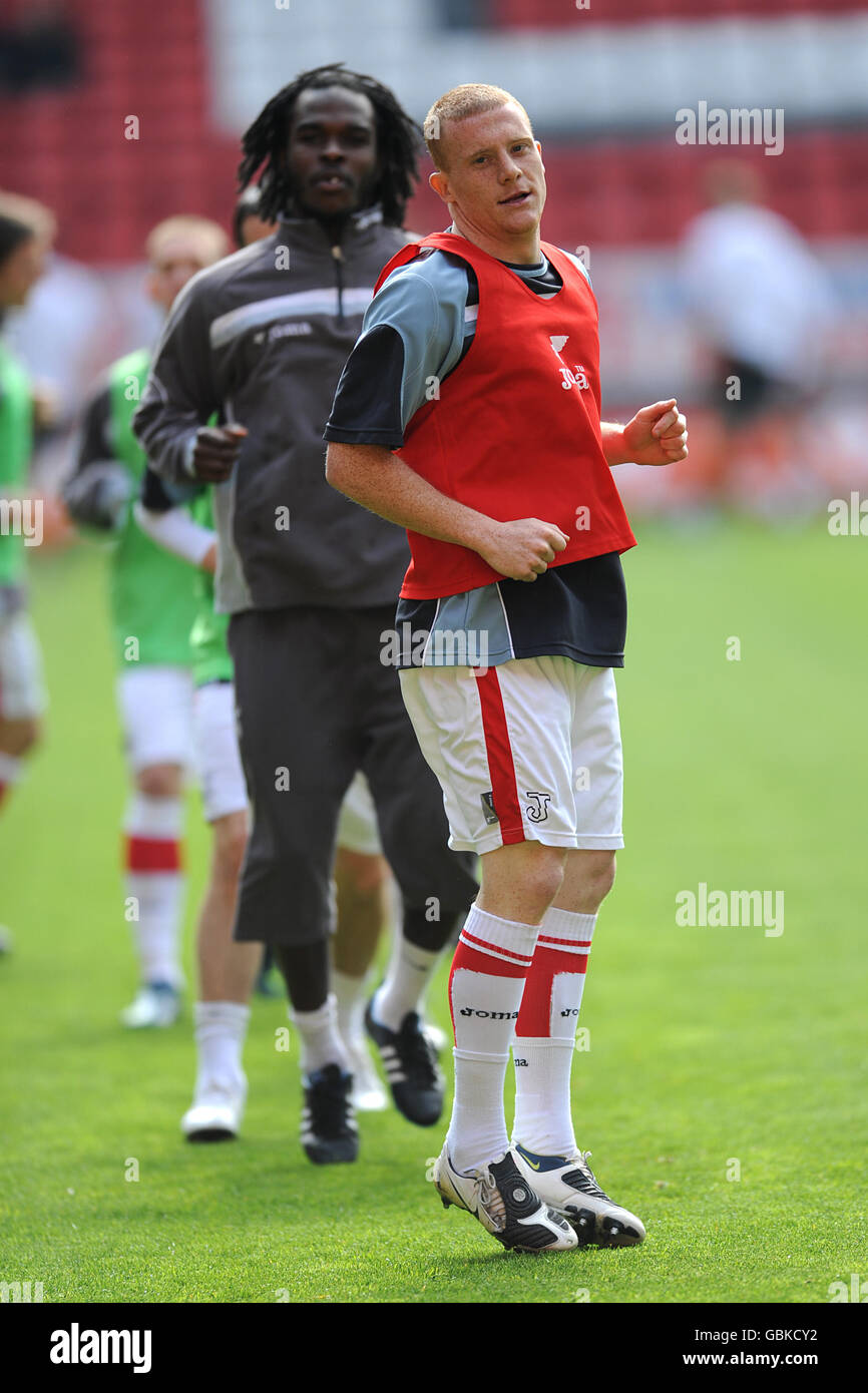 Charlton Athletic's Nicky Bailey during pre-match training Stock Photo ...