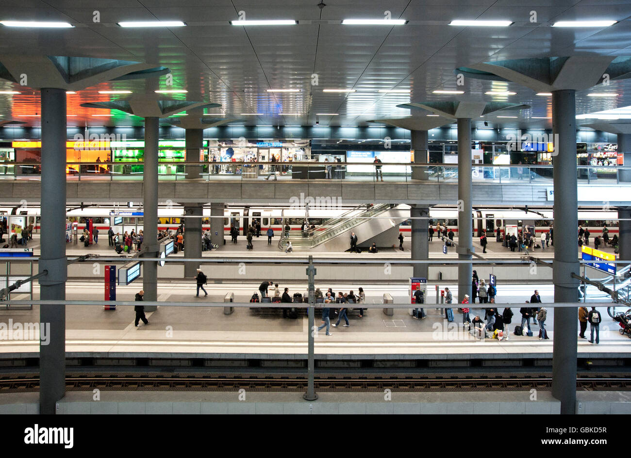 Central station berlin passengers hi-res stock photography and images ...