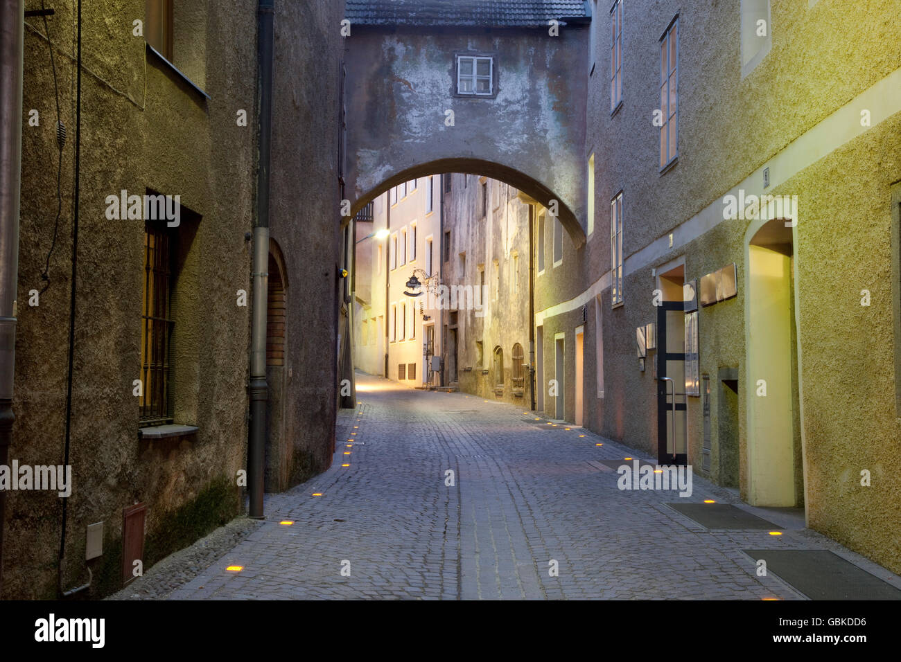 Back alley hi-res stock photography and images - Alamy