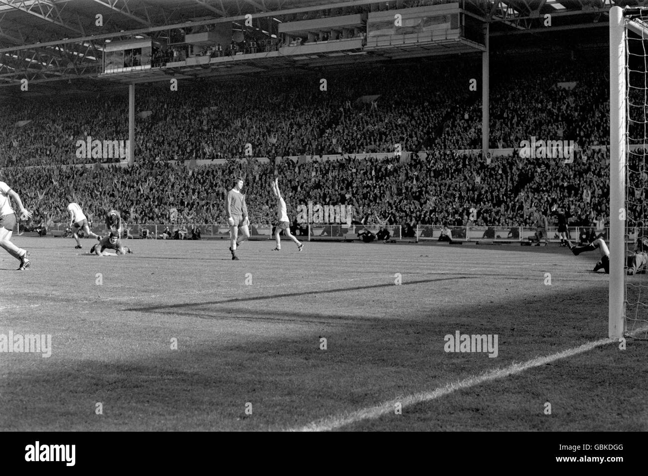 Arsenal's Charlie George (l) runs off to celebrate his winning goal ...