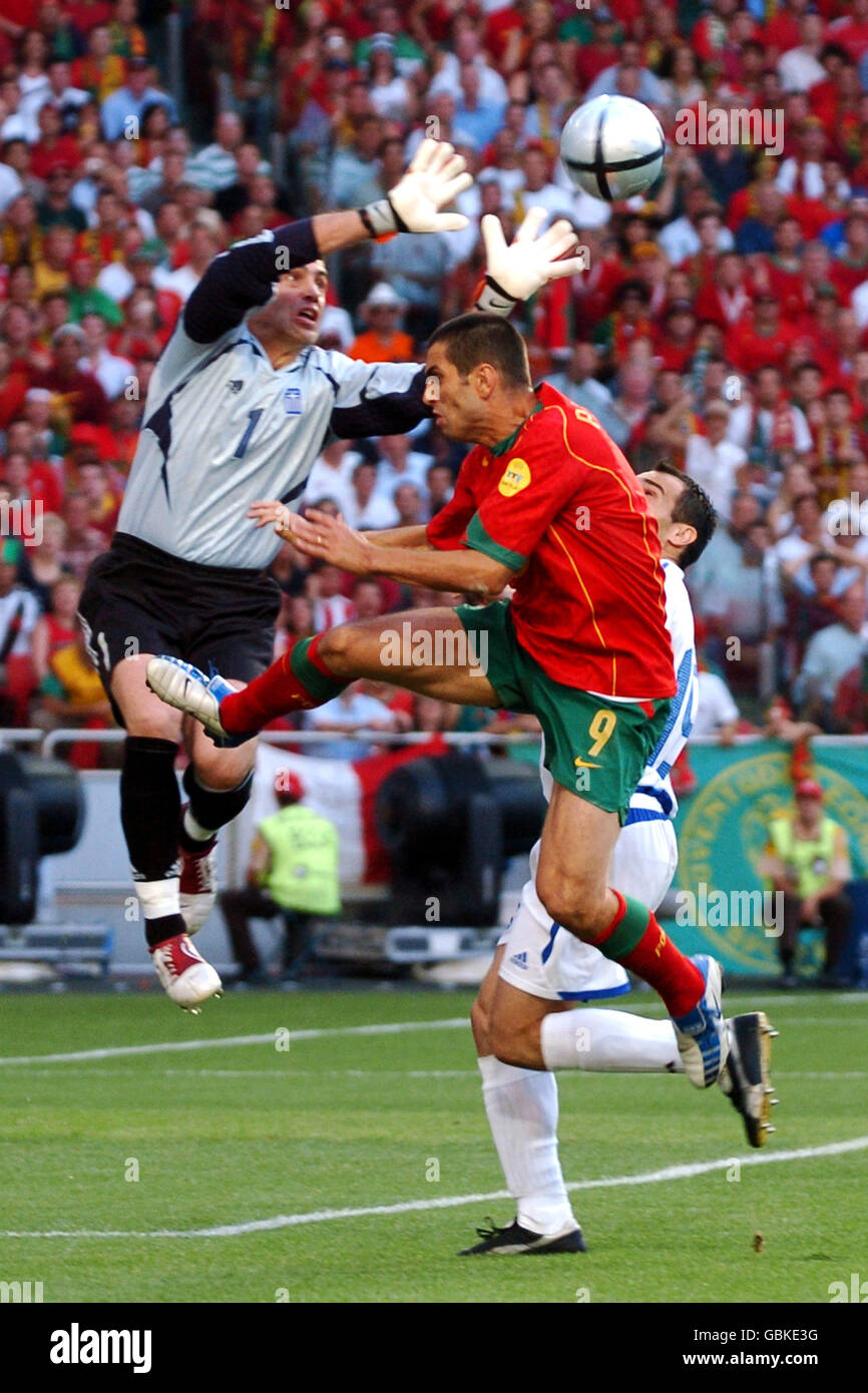 Portugal's Pauleta and Greece goalkeeper Antonios Nikopolidis (l) and ...