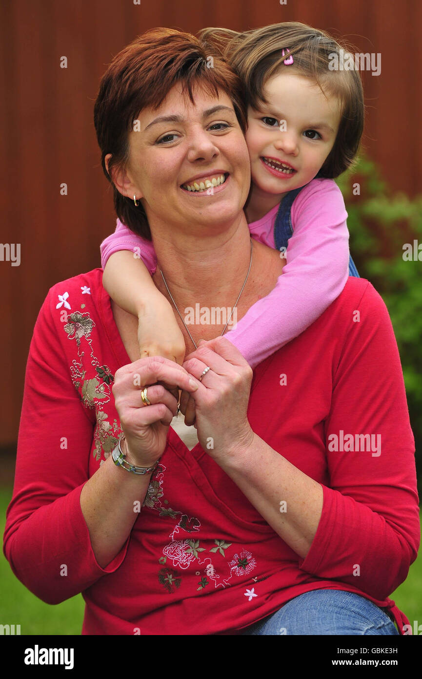 Mum and daughter rachel davis and ella cotterell hi-res stock ...