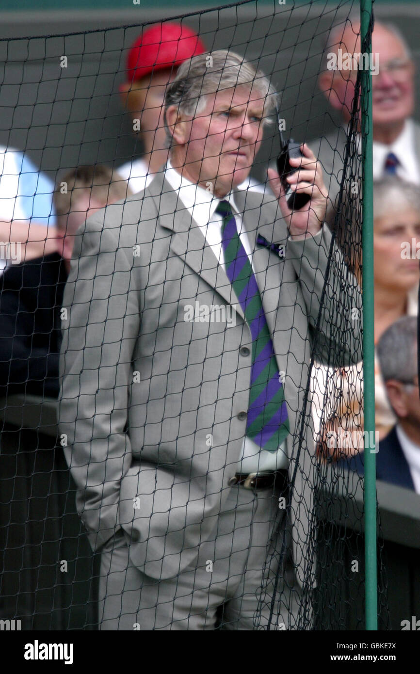 Wimbledon tournament referee alan mills hi-res stock photography and ...