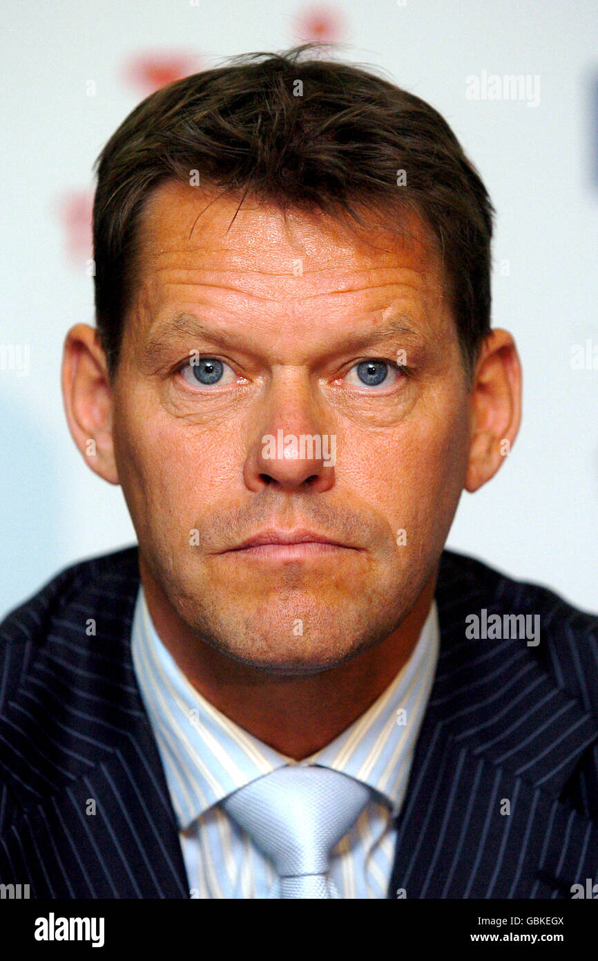 Tottenham hotspur sporting director hi-res stock photography and images ...