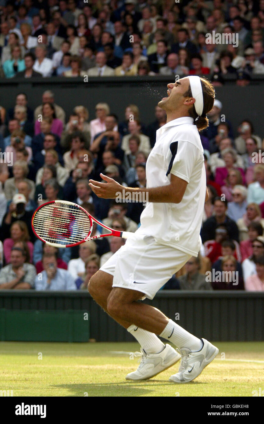 Tennis wimbledon 2004 mens final roger federer v andy roddick hi-res ...