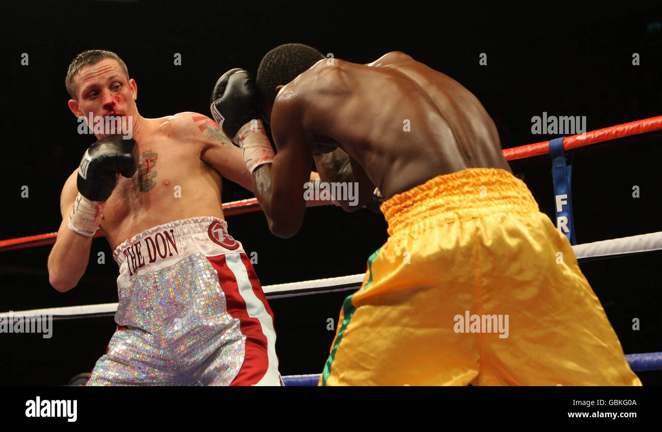 Boxing commonwealth super flyweight hi-res stock photography and images ...