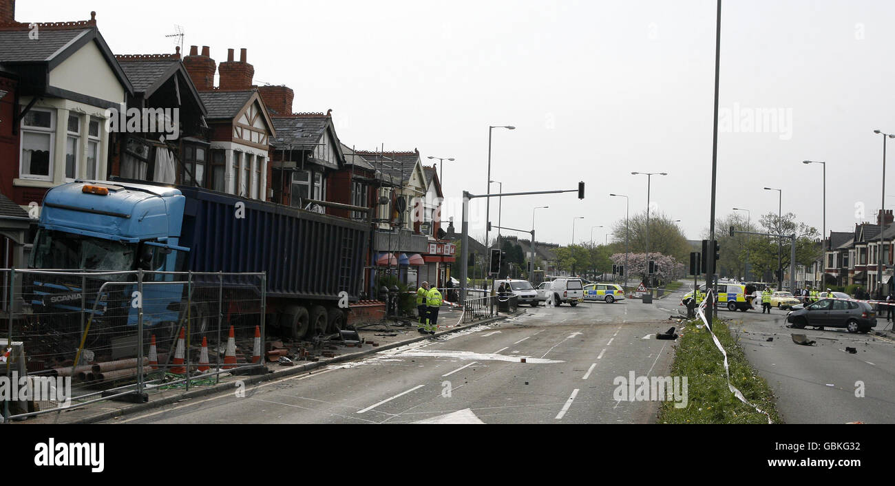 Lorry crash in Liverpool Stock Photo - Alamy