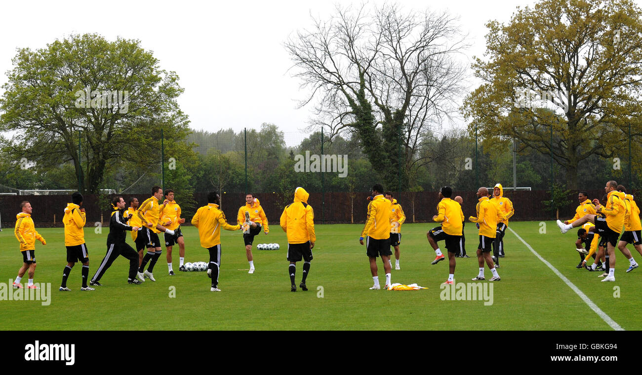 Chelsea players training ground hi-res stock photography and images - Alamy
