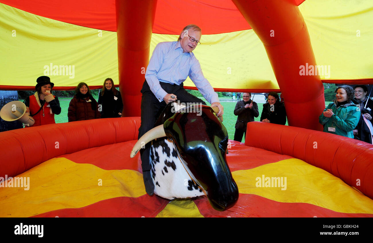Mechanical bucking bronco hi-res stock photography and images - Alamy