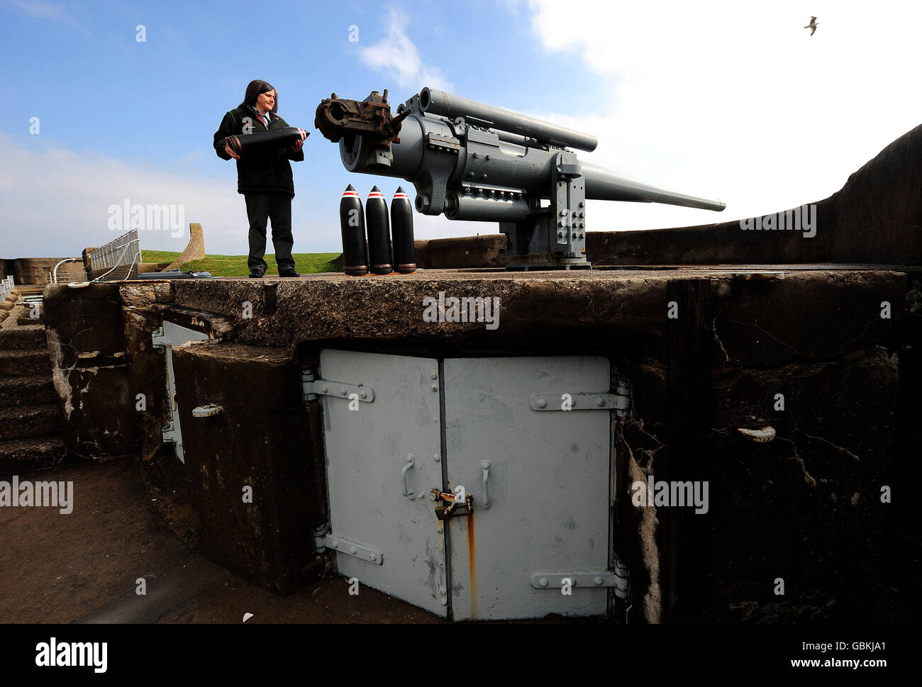 Gun restoration at Tynemouth Priory Stock Photo - Alamy