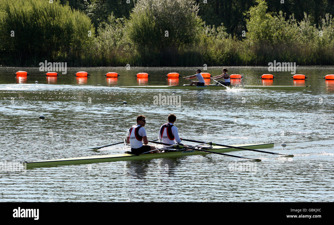 Team of rowers hi-res stock photography and images - Alamy