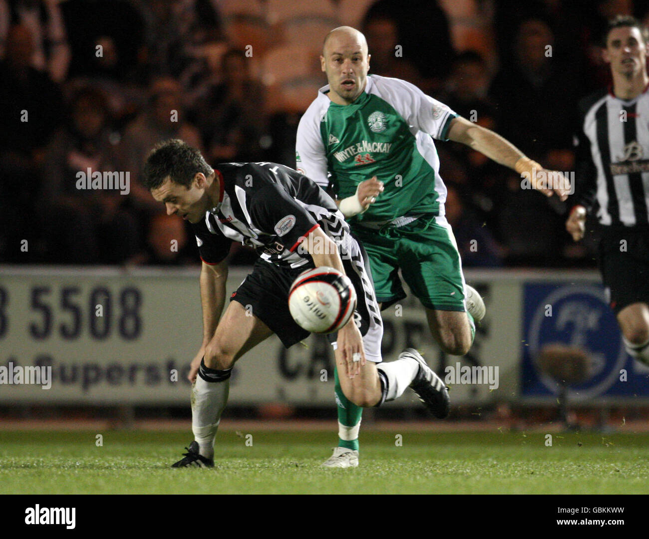 Hibernian's Denes Rosa (centre right) and St Mirren's Stephen McGinn ...