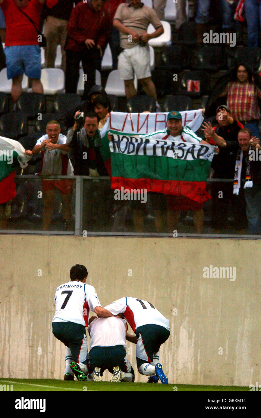Soccer uefa european championship 2004 group c italy v bulgaria hi-res ...