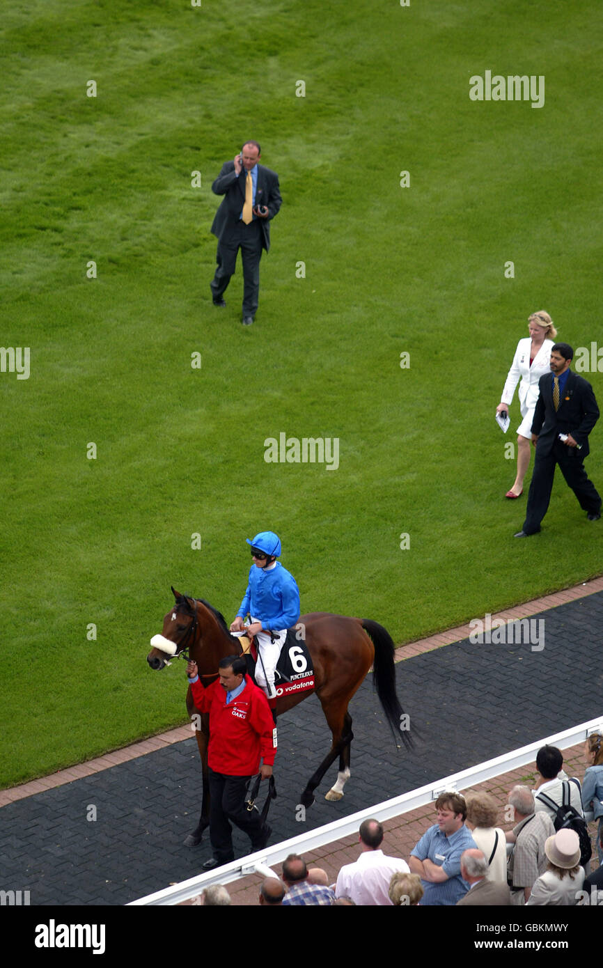 Oaks day races hi-res stock photography and images - Alamy