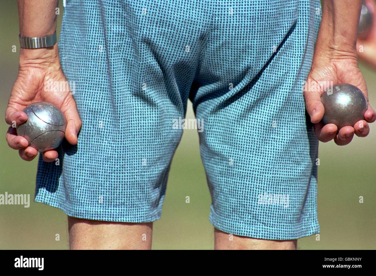 BOULES. MEN PLAYING BOULES IN FRANCE Stock Photo - Alamy