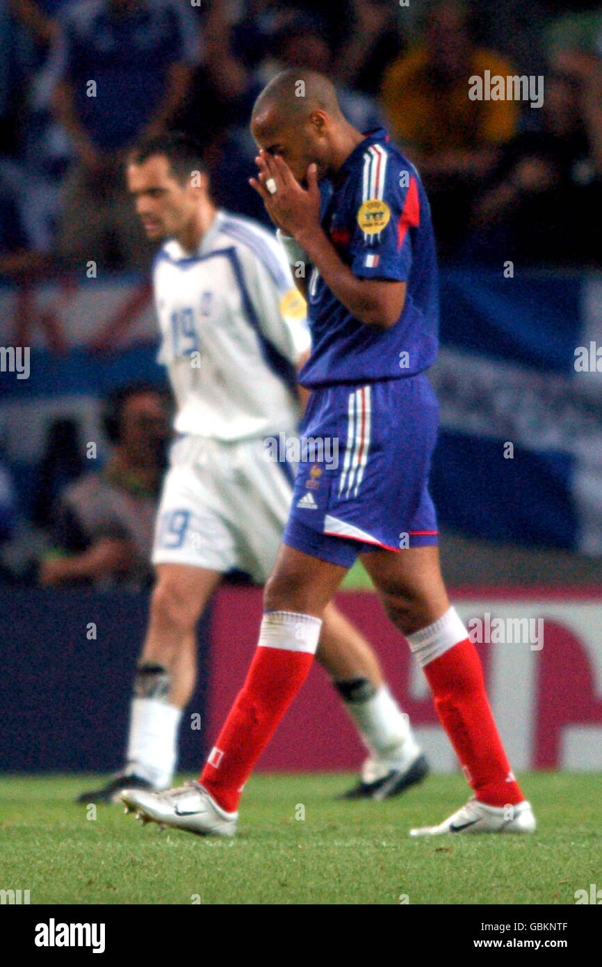 Thierry henry 2004 euro hi-res stock photography and images - Alamy