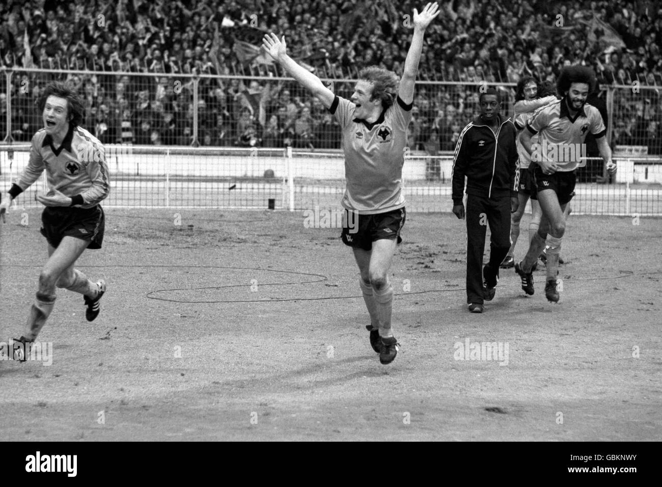 Soccer - Football League Cup - Final - Wolverhampton Wanderers v ...