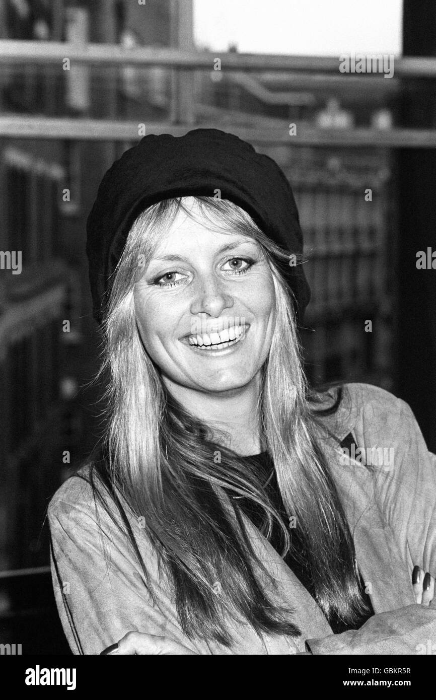 Singer and actress hi-res stock photography and images - Alamy