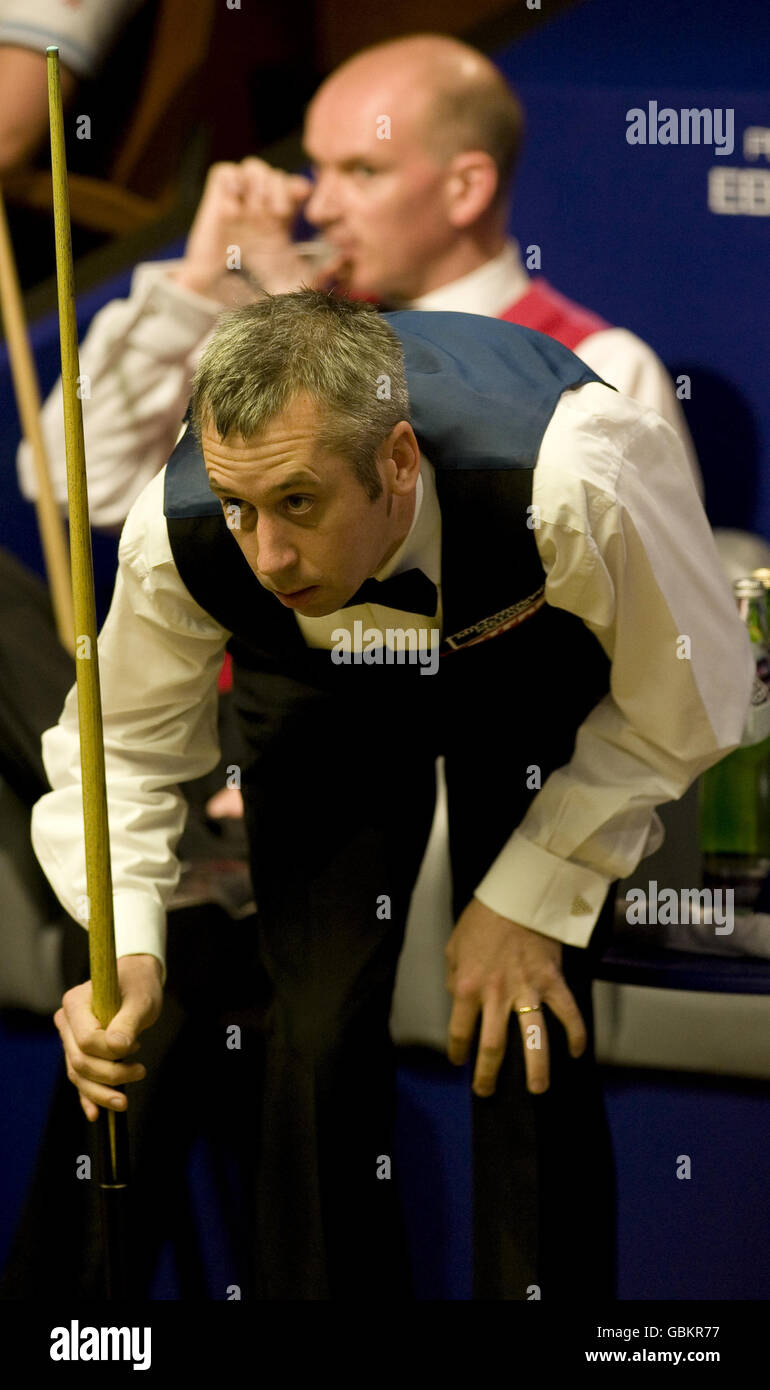 Nigel bond snooker hi-res stock photography and images - Alamy