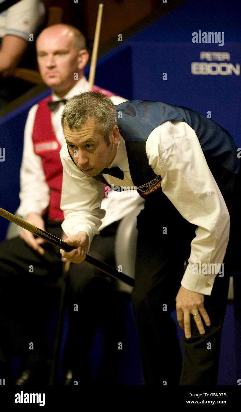Nigel bond snooker hi-res stock photography and images - Alamy