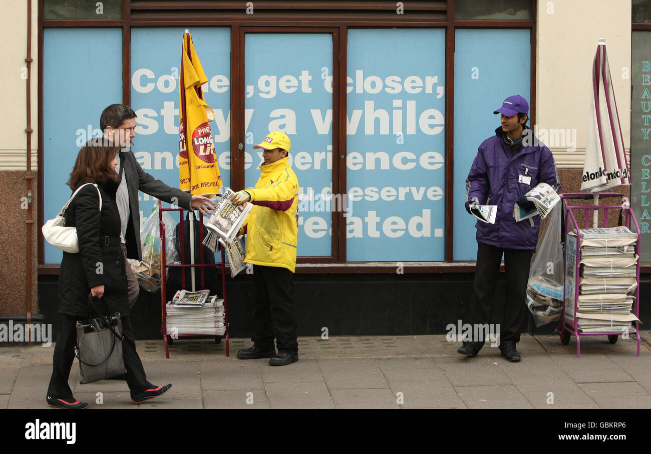 Newspaper vendors hi-res stock photography and images - Alamy