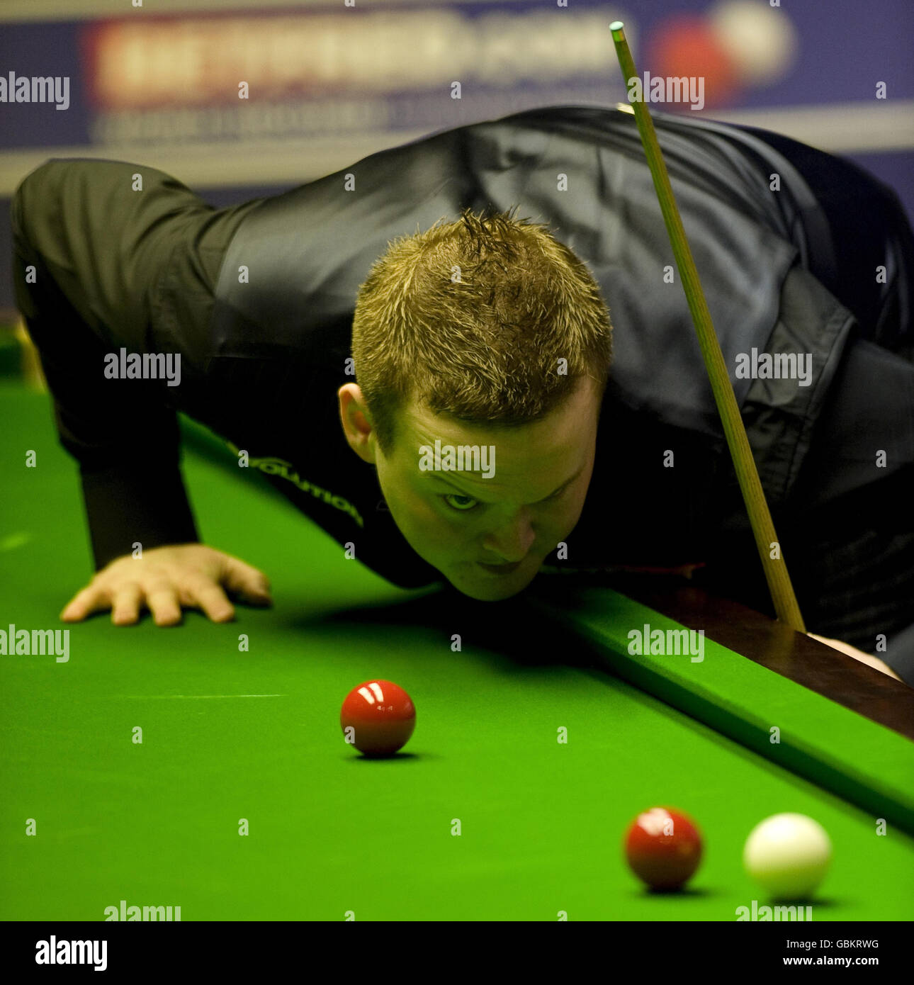 Shaun Murphy in action against Andrew Higginson during the Betfred.com ...
