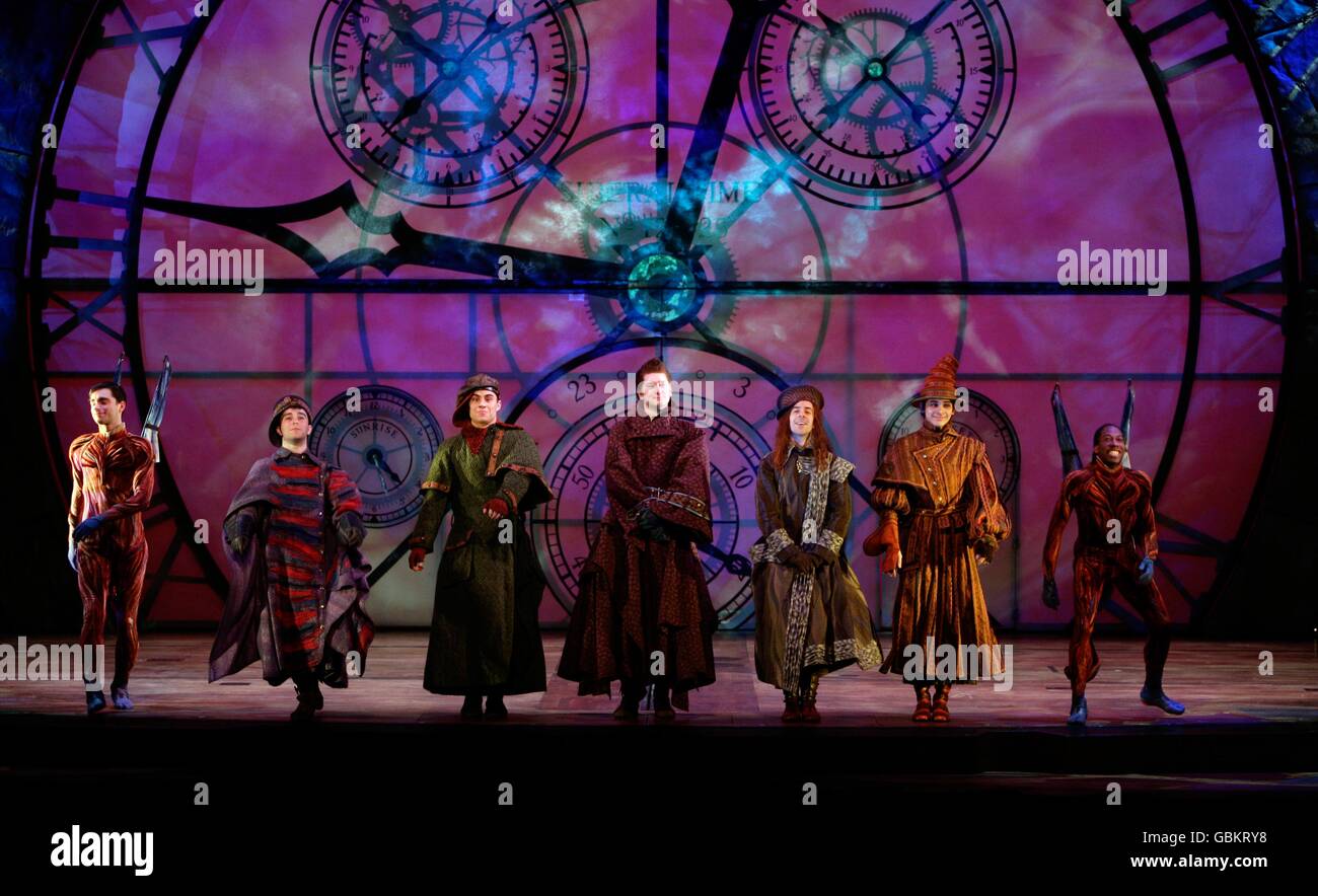 Curtain call stage hi-res stock photography and images - Alamy