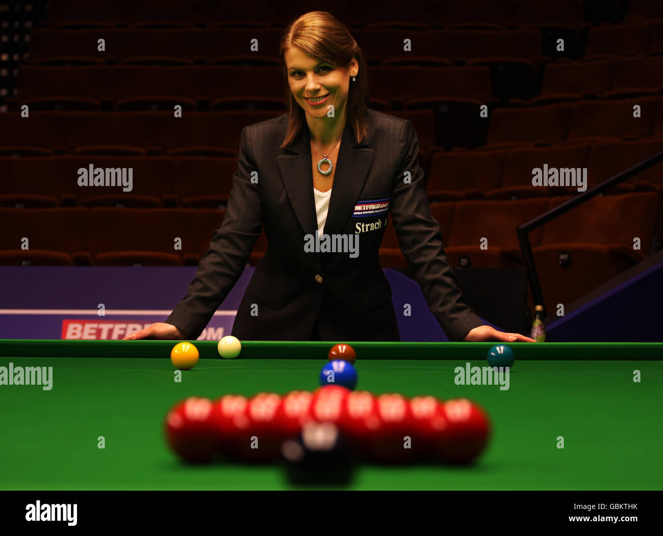 Snooker referee female hi-res stock photography and images - Alamy