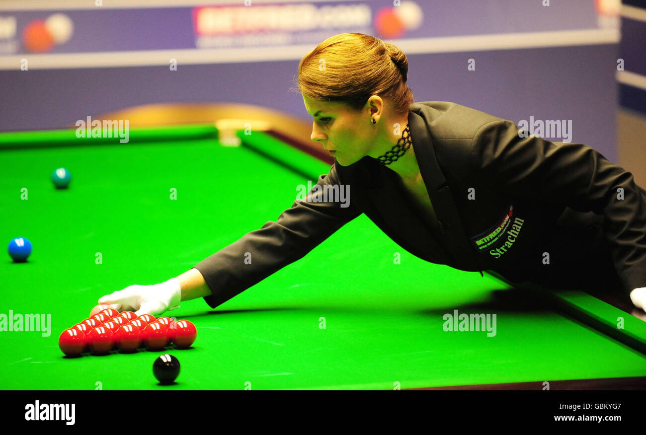 Snooker referee female hi-res stock photography and images - Alamy