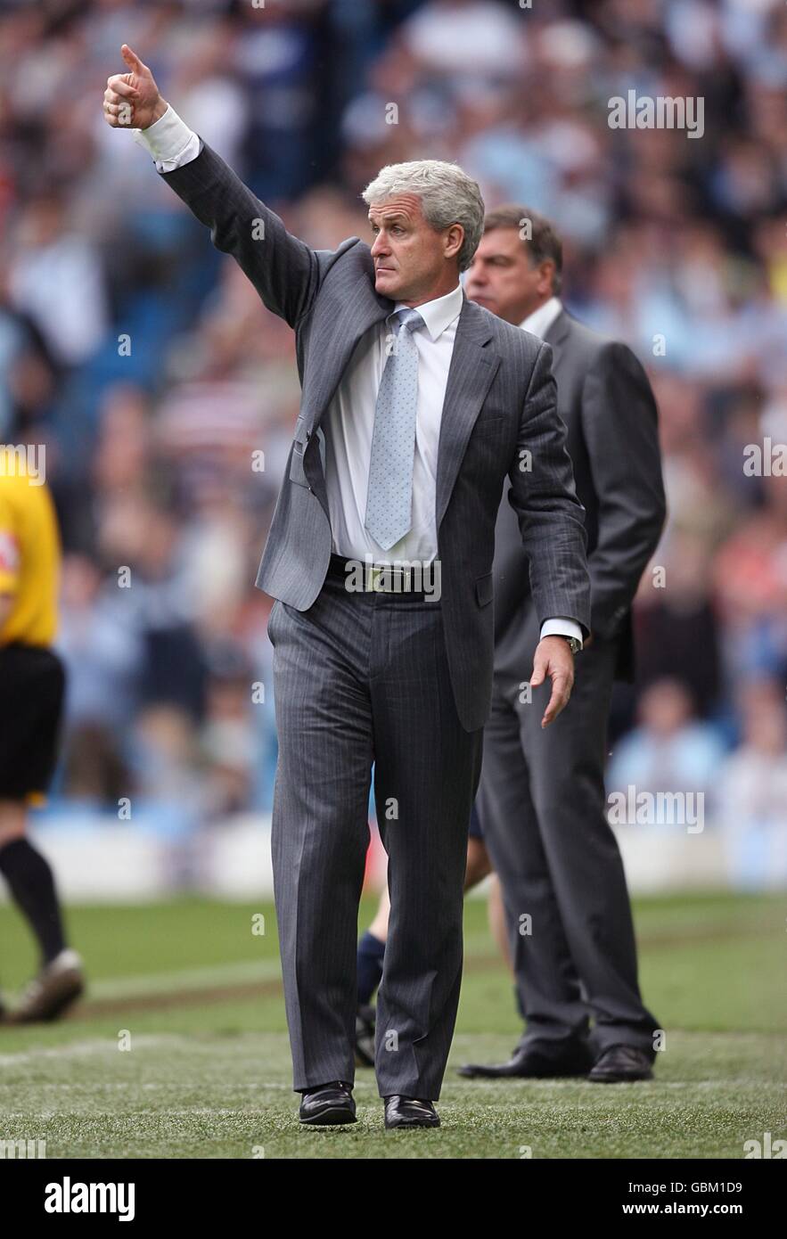 Full length thumbs up football datacoapplies hi-res stock photography ...