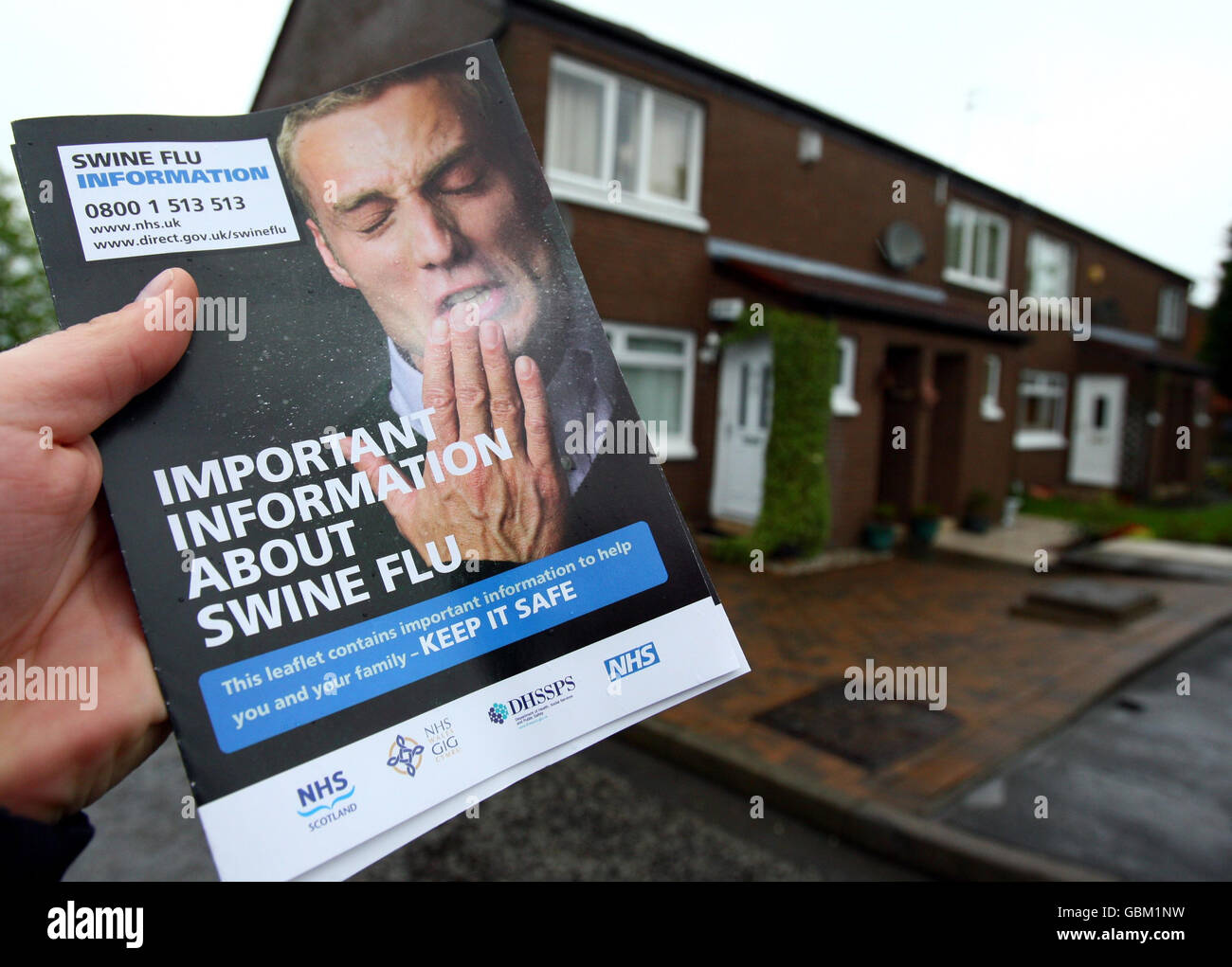 Postman Allan Morrison delivers Swine Flu leaflets in the Maryhill area ...