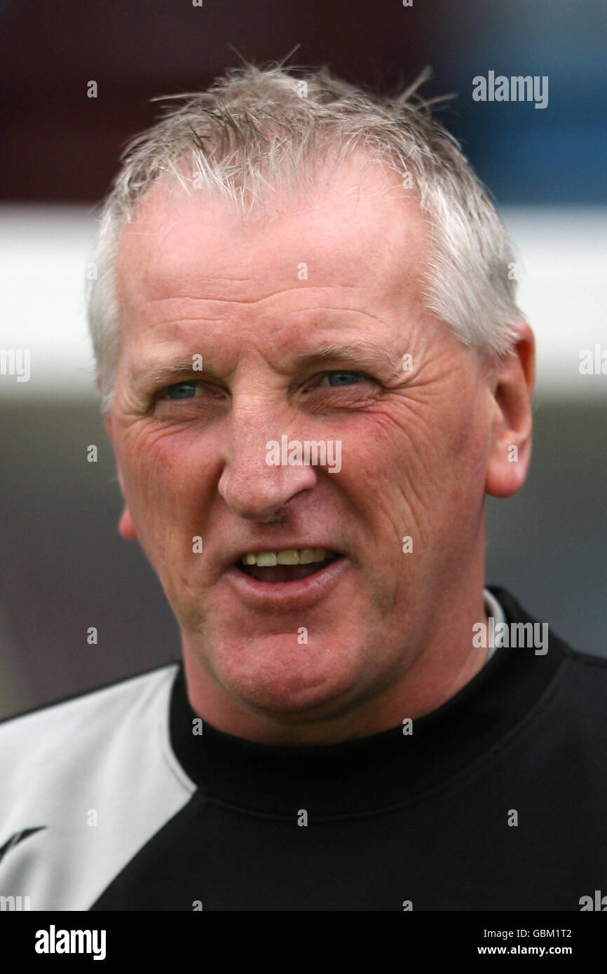 Football manager ronnie moore hi-res stock photography and images - Alamy